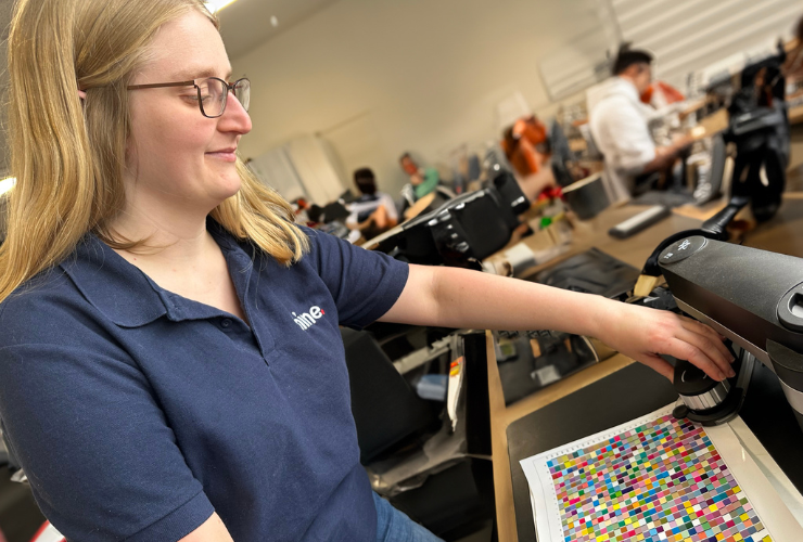 Hine advances colour control capability with GMG - Digital Labels ...